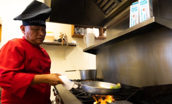 Conoce al chef chapín que se volvió viral por su historia inspiradora ...