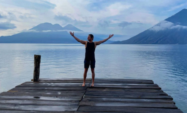Actor chapín lanzará la bola inicial en el juego de los Dodgers en ...