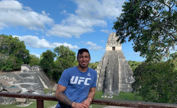 El guapo Gutierrez, luchador de la UFC de origen guatemalteco peleará ...