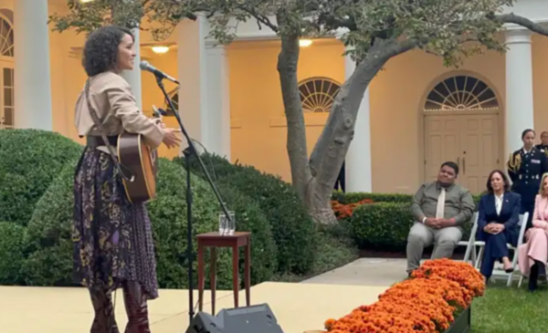 Gaby Moreno canta en la Casa Blanca